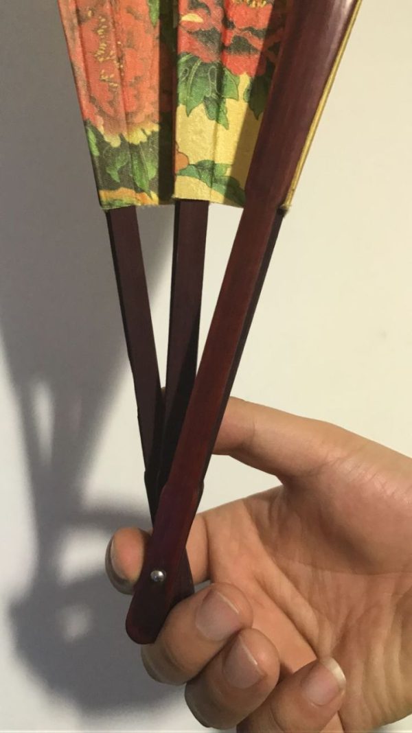 How to Open a Fan with One Hand? 3 Steps to Understand at a Glance - Diipoo